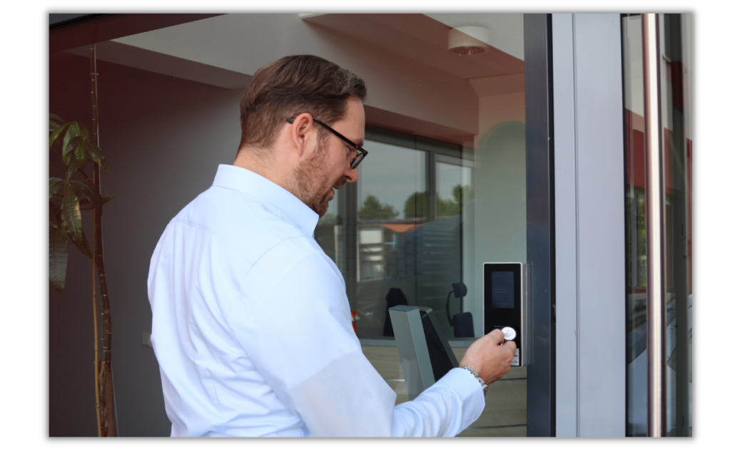 Modern Time Tracking and Building Access Control with TimeTrack